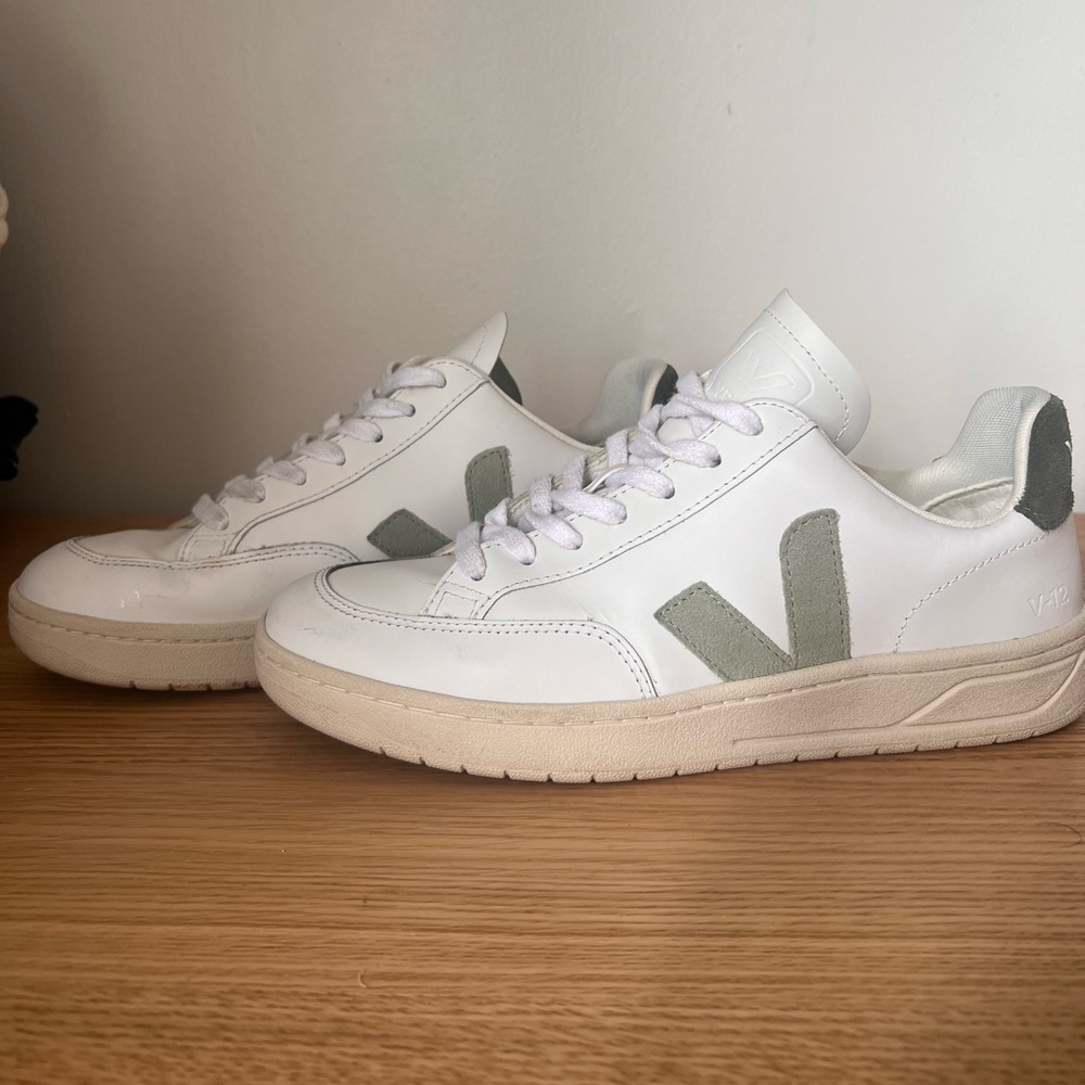 Veja V-12 Leather White Clay Mud - Gem